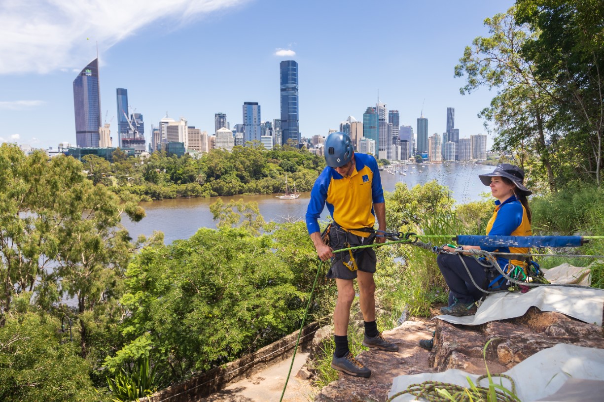 Rock climbing – Kangaroo Point Cliffs Park – Friday, 10 October 2025, 6 ...