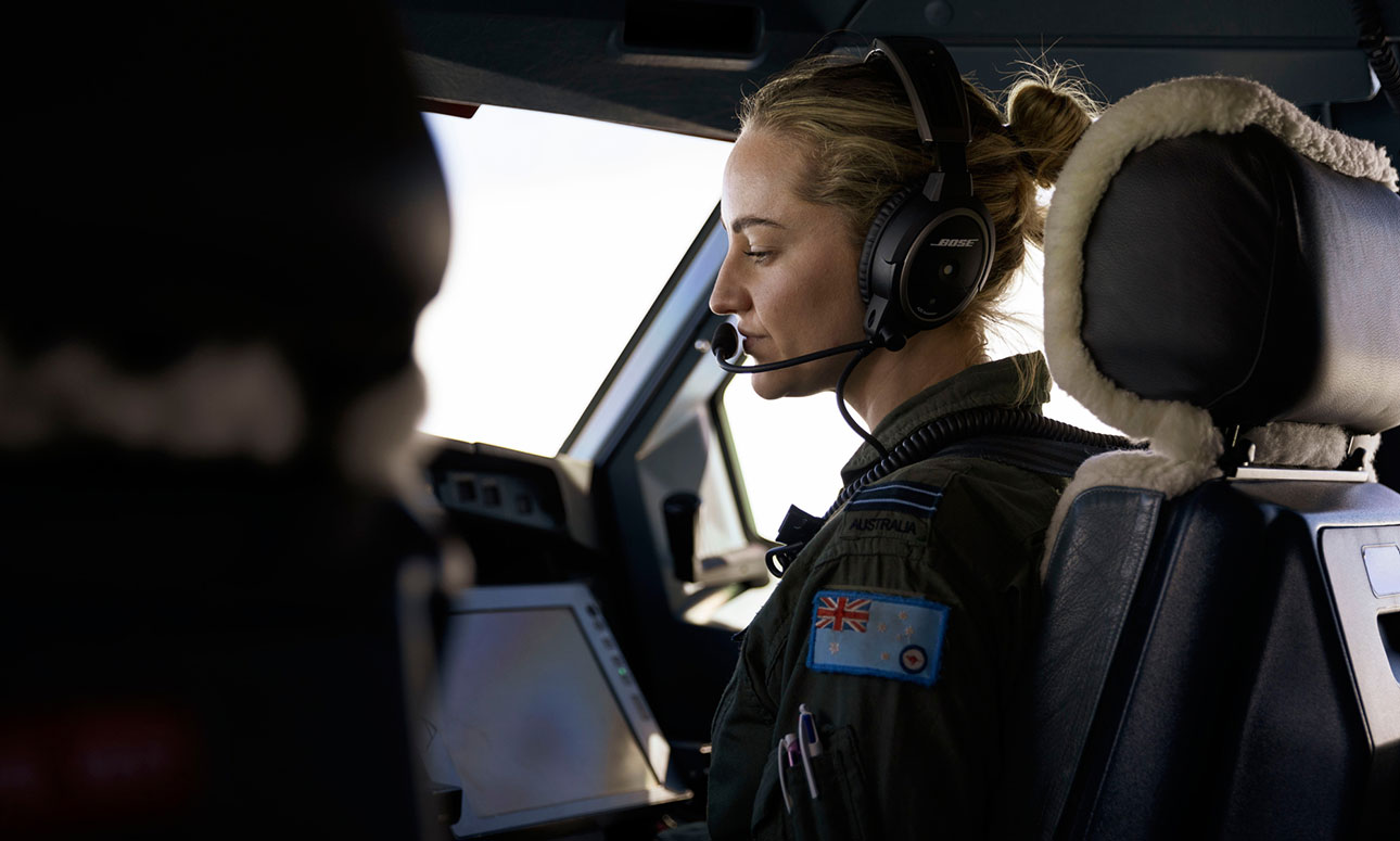 Contemporary women in the Australian Defence Force at Anzac Square ...